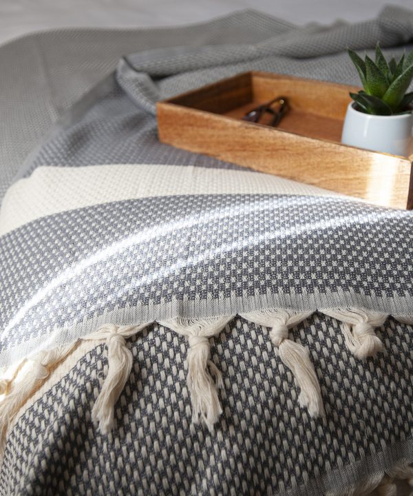 Hasir Throws – Hamam Square